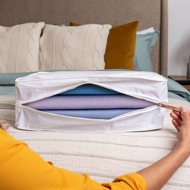 What is a Garment Bag? Find the Right One for Your Needs
